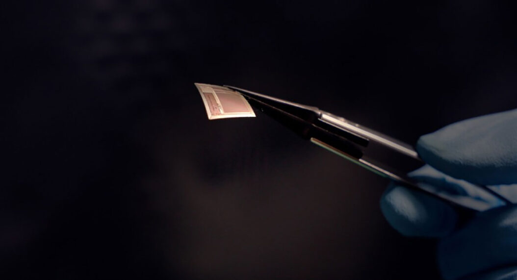 A hair-thin silicon chip changing brain-computer interface design ...